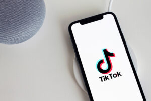 TikTok: O investimento futuro na Irlanda dependerá da política de data ...